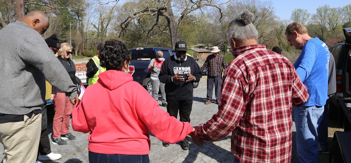 Shared food ministry fosters friendship between two diverse churches ...